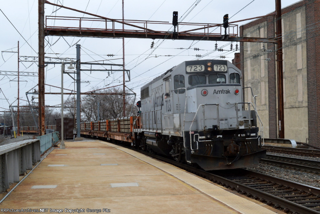 AMTK 723 with concrete tie train